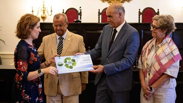 Cheques Solidários apoiam Liga contra o Cancro e Centro da Mãe com 19. ...