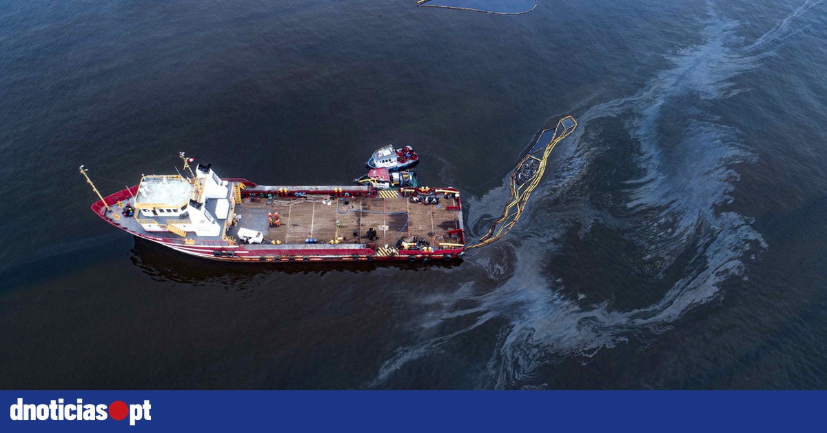 Novo balanço eleva para 12.000 os barris de petróleo derramados na ...