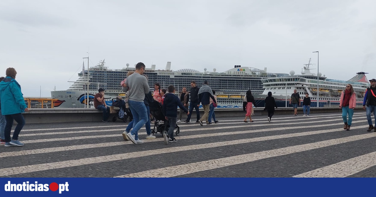 Turistas movimentam as ruas do Funchal na primeira oitava — DNOTICIAS.PT