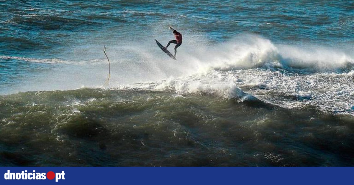 Surfista Hugo Vau pode ter batido novo recorde mundial — DNOTICIAS.PT