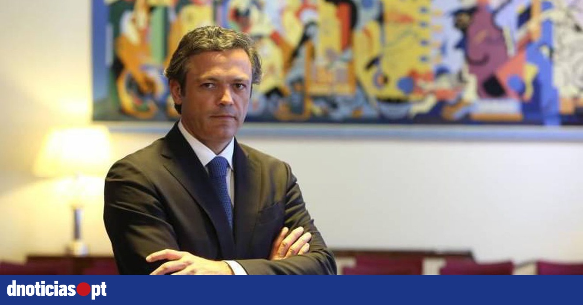 Pedro Calado em Lisboa nas comemorações do 25 de Abril — DNOTICIAS.PT