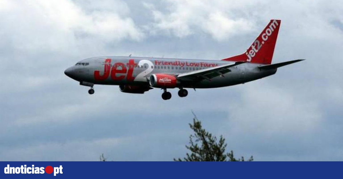 Avião da Jet2, que vinha para a Madeira, aterra de emergência no Porto ...