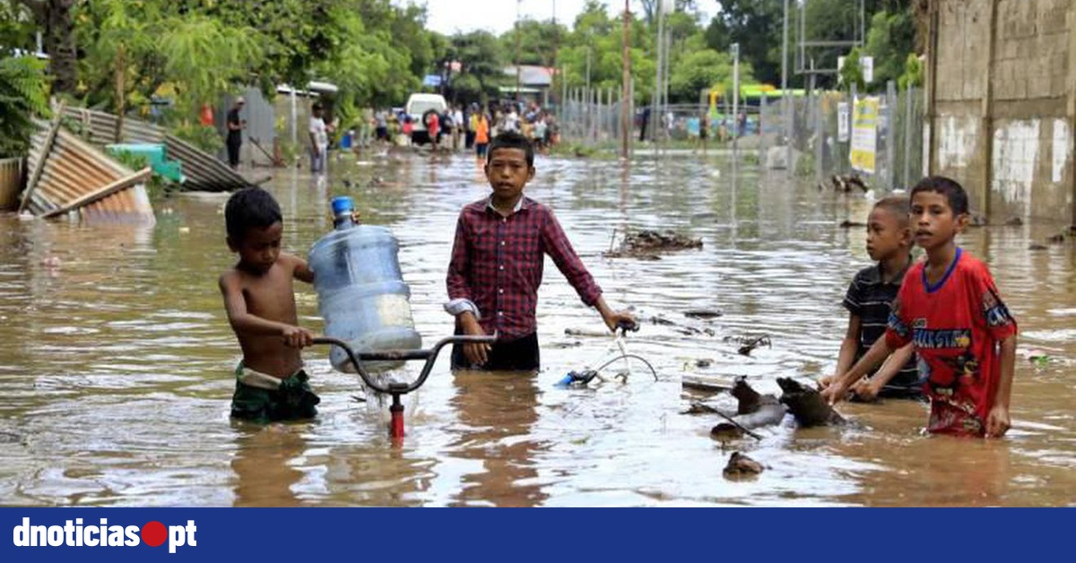Menina morre em valeta em Díli, chuvas provocam cheias e centenas de ...