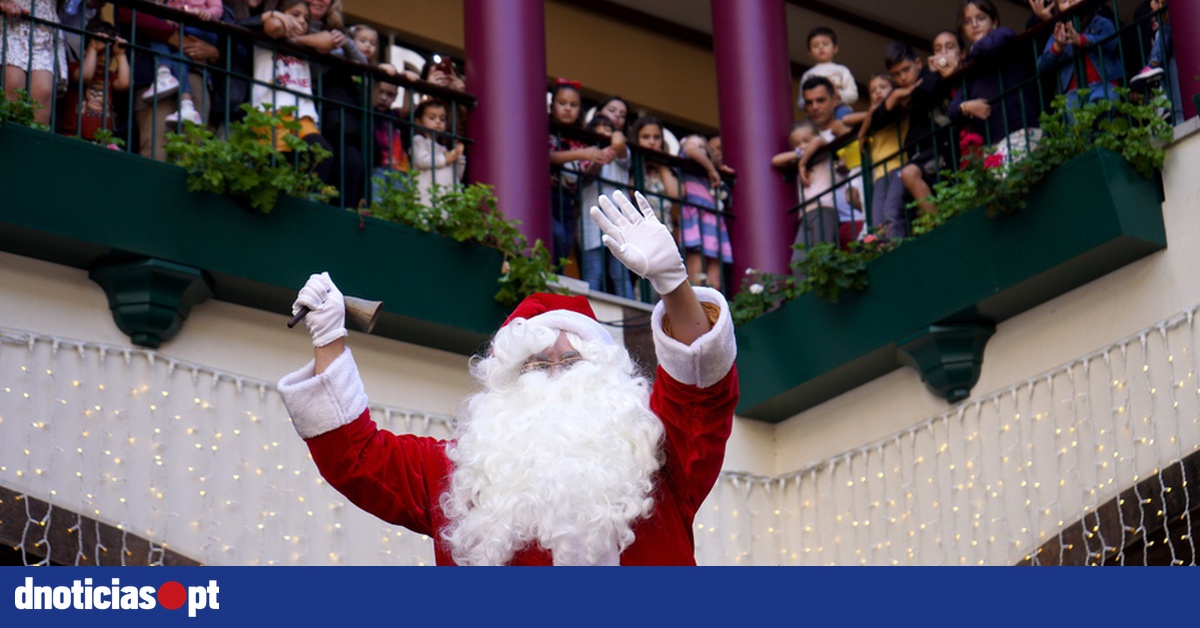 Pai Natal radical recebido por centenas de crianças no Forum Madeira ...