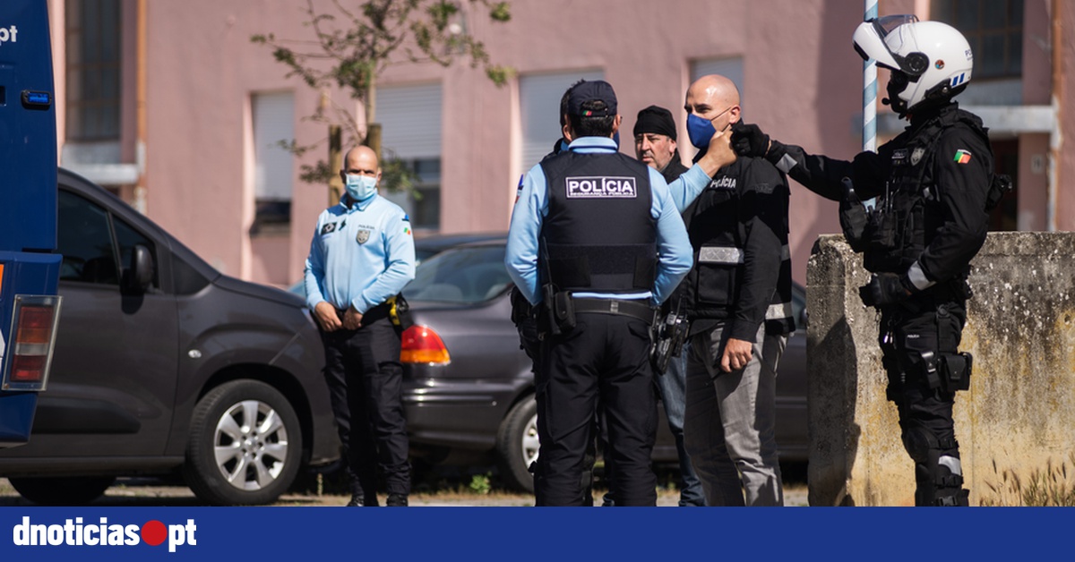 Psp Deteve Três Homens E Apreendeu Droga Armas E Dinheiro Em Elvas