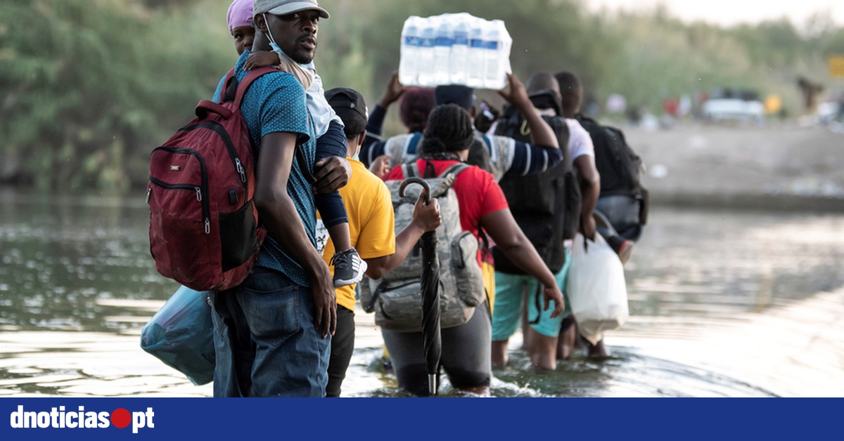 EUA prometem acelerar ritmo de deportação de migrantes aglomerados na ...