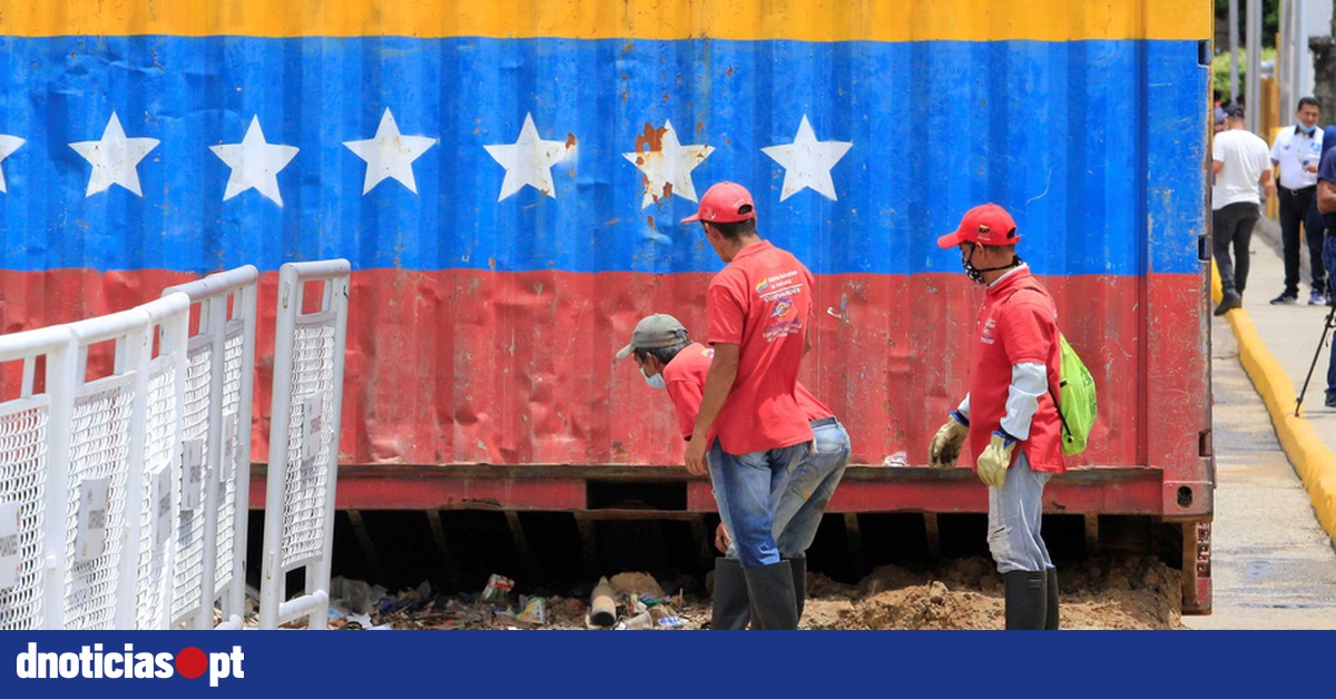 Retirados contentores que bloqueavam passagem para a Colômbia ...