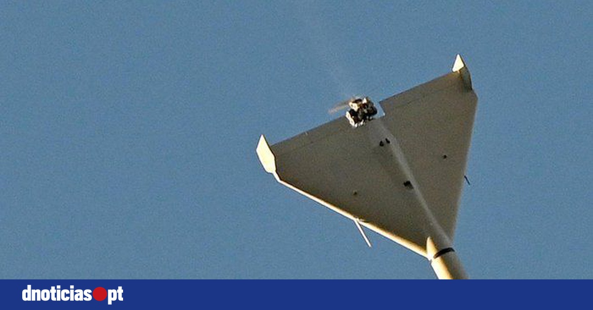 Irão apresenta novo 'drone' com alcance de 2.000 quilómetros — DNOTICIAS.PT