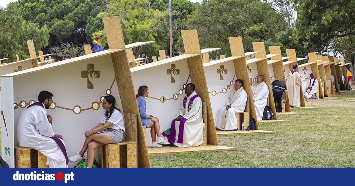 Entre 10 e 15 mil pessoas confessaram-se a 825 padres por dia no Parque ...