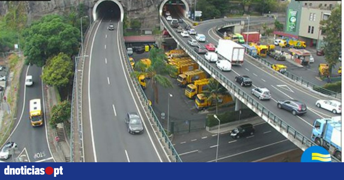 Viatura avariada congestiona via rápida no Funchal — DNOTICIAS.PT