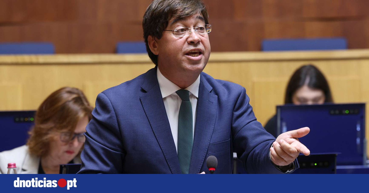 Victor Freitas lembra as propostas do PS rejeitadas em Julho — DNOTICIAS.PT