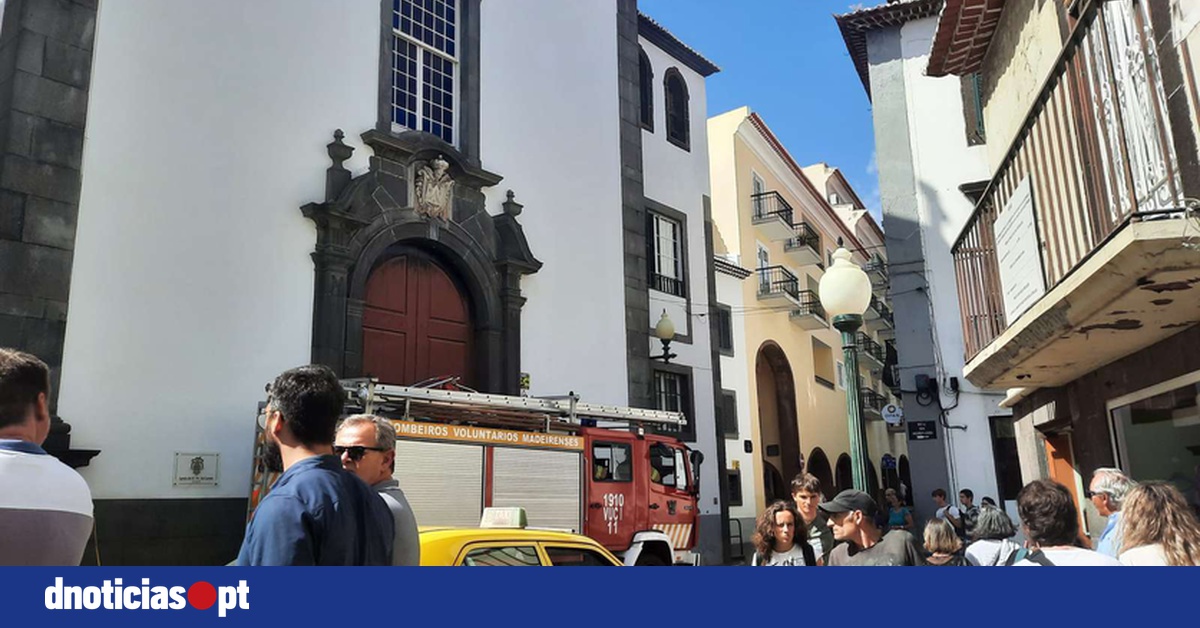 Fumo na Rua do Carmo mobiliza bombeiros — DNOTICIAS.PT