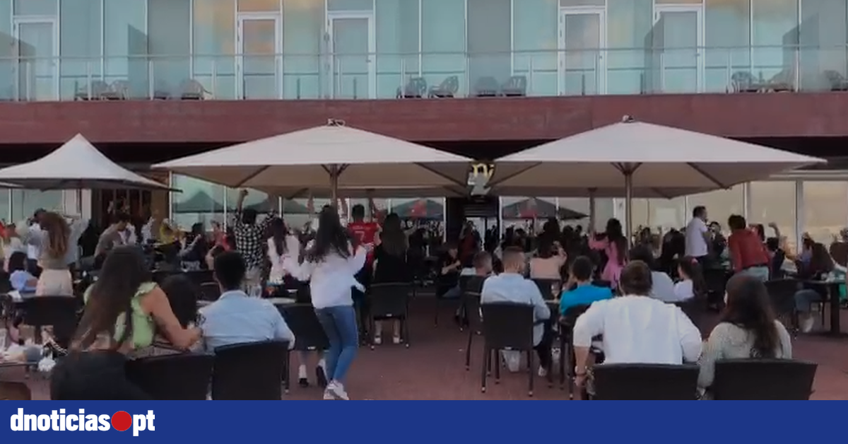 Veja como se festejaram os dois golos de Ronaldo na Praça CR7 ...