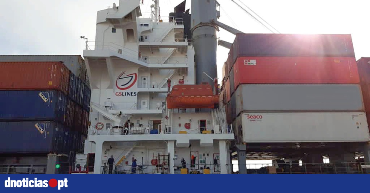 'Raquel S' passa a ostentar logotipo da GS Lines — DNOTICIAS.PT