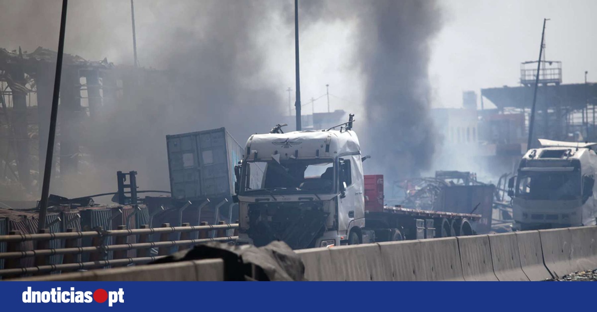 Pelo menos quatro mortos e mais de 500 feridos em explosão num porto no ...