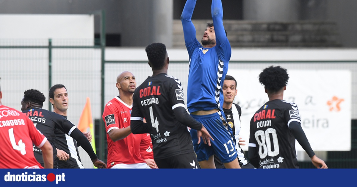 Daniel Guimarães recuperou e é titular no Nacional — DNOTICIAS.PT