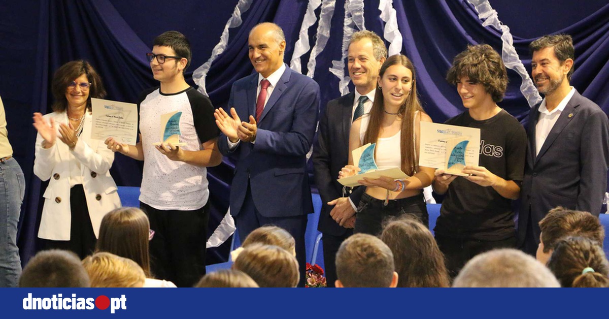 60 alunos da 'Bartolomeu Perestrelo' receberam prémios de mérito ...