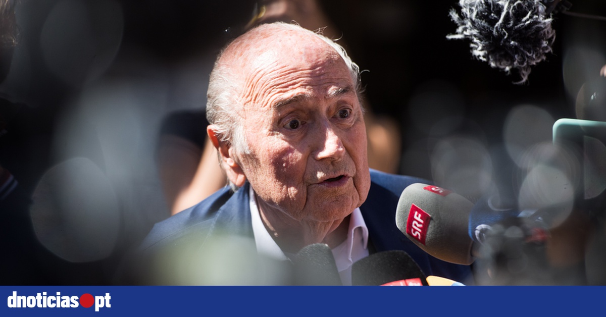 Joseph Blatter reafirma que atribuir Mundial ao Qatar "foi um erro ...