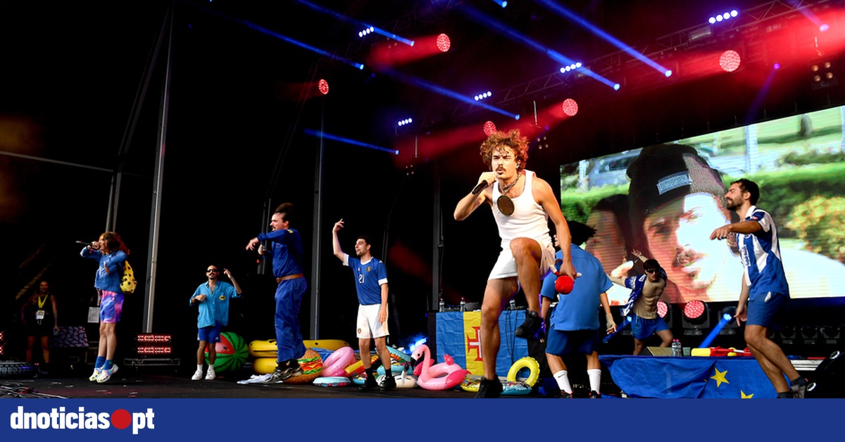 Veja o 'show' que Chico da Tina deu no palco do Summer Opening ...