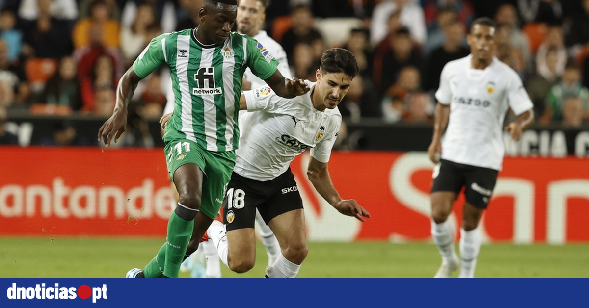 André Almeida marca de livre e abre caminho ao triunfo do Valência ...