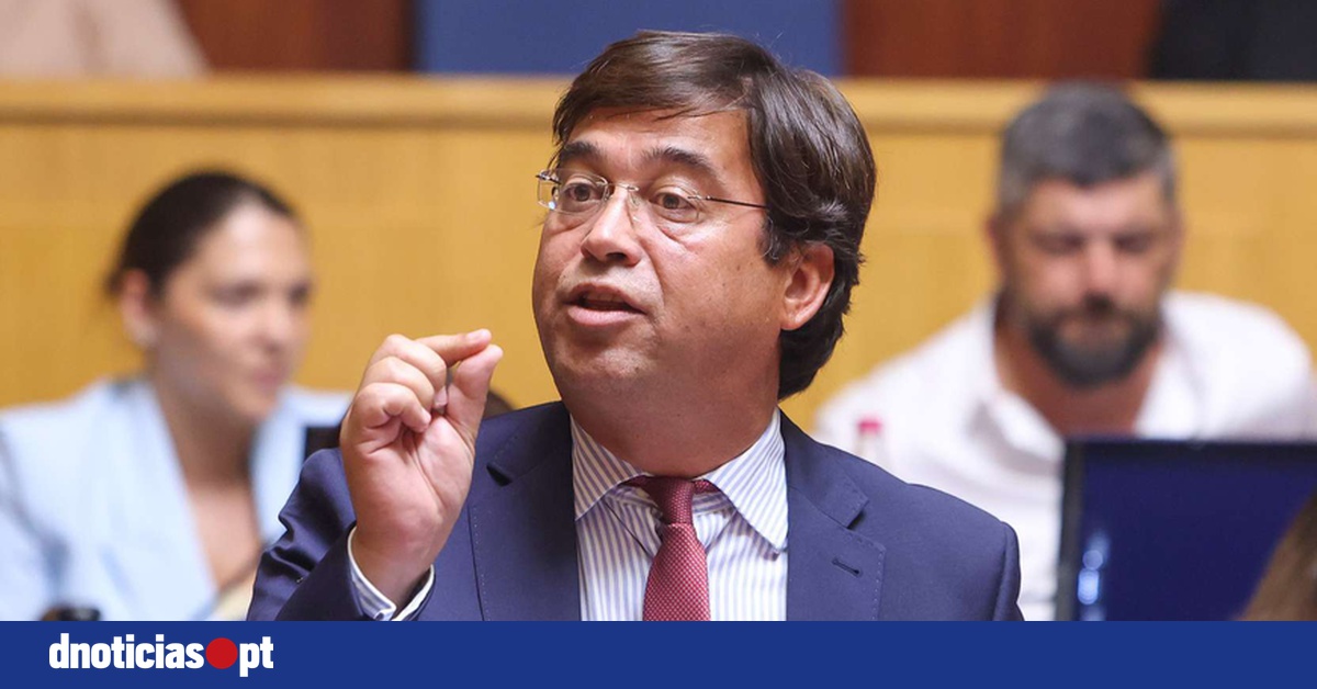 "Governo negligente faz da faixa corta-fogo um rastilho", acusa Victor ...