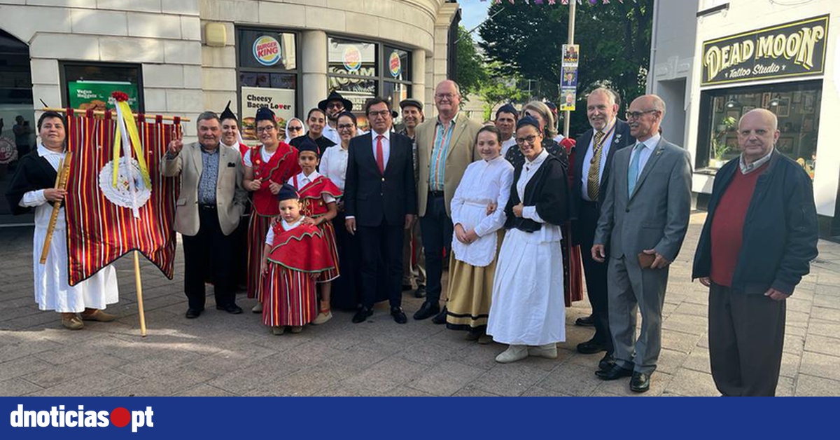 Simon Crowcroft reeleito Mayor da Câmara Municipal de Saint Helier em ...