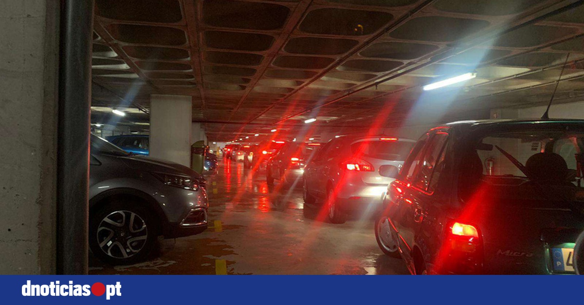 Cancela avariada entope parque de estacionamento do Campo da Barca ...