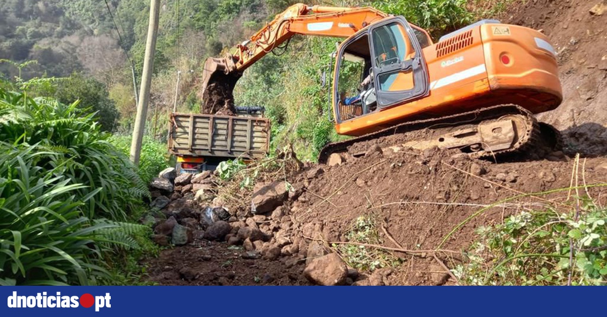 Derrocada no Faial obstruiu ER103 — DNOTICIAS.PT