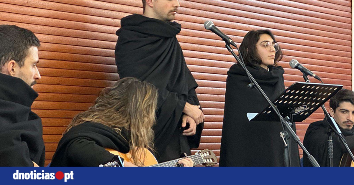 Mayor de Crawley agradece aos FATUM pela partilha cultural — DNOTICIAS.PT