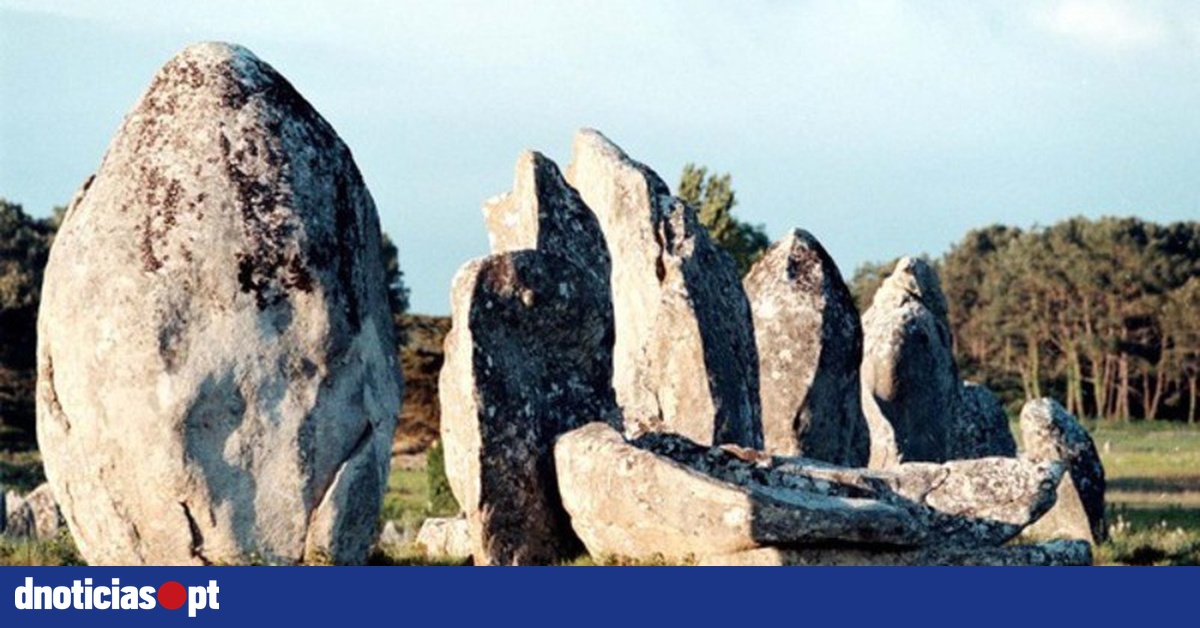 Sítio megalítico "único" com mais de 500 menires descoberto nas margens ...