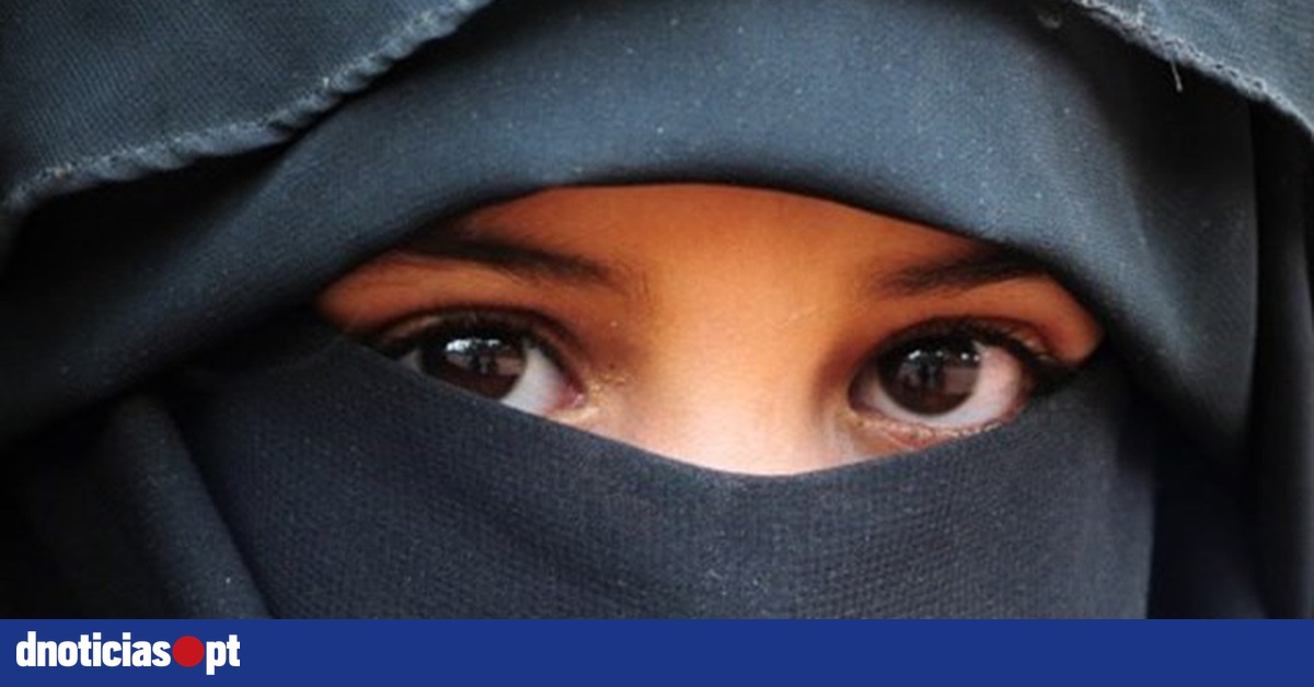 Afeganistão: "Usar a burca é como ser sepultada viva" — DNOTICIAS.PT