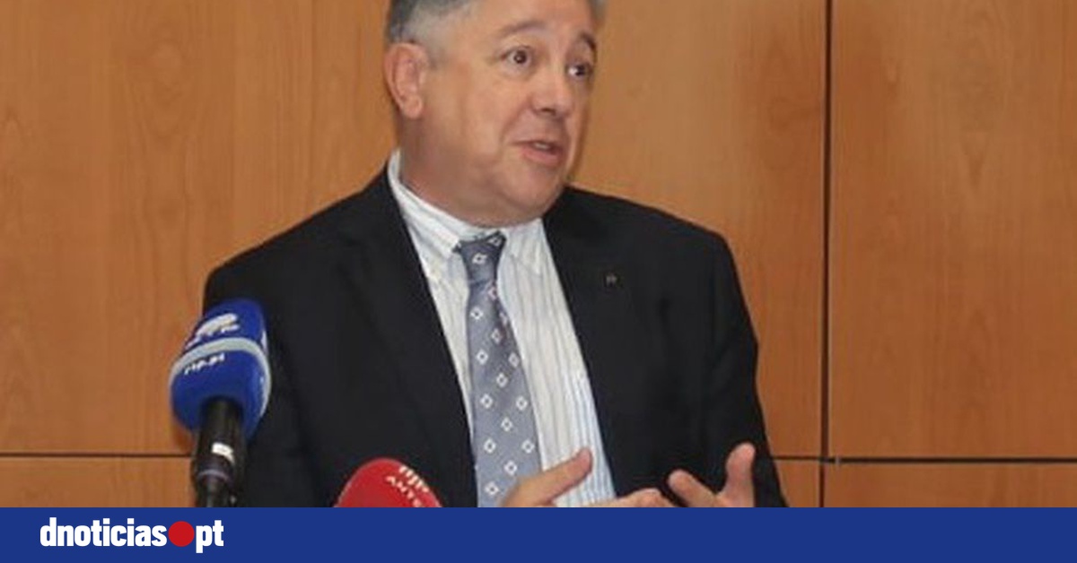 Executivo deve ser "mais incisivo junto da República" — DNOTICIAS.PT