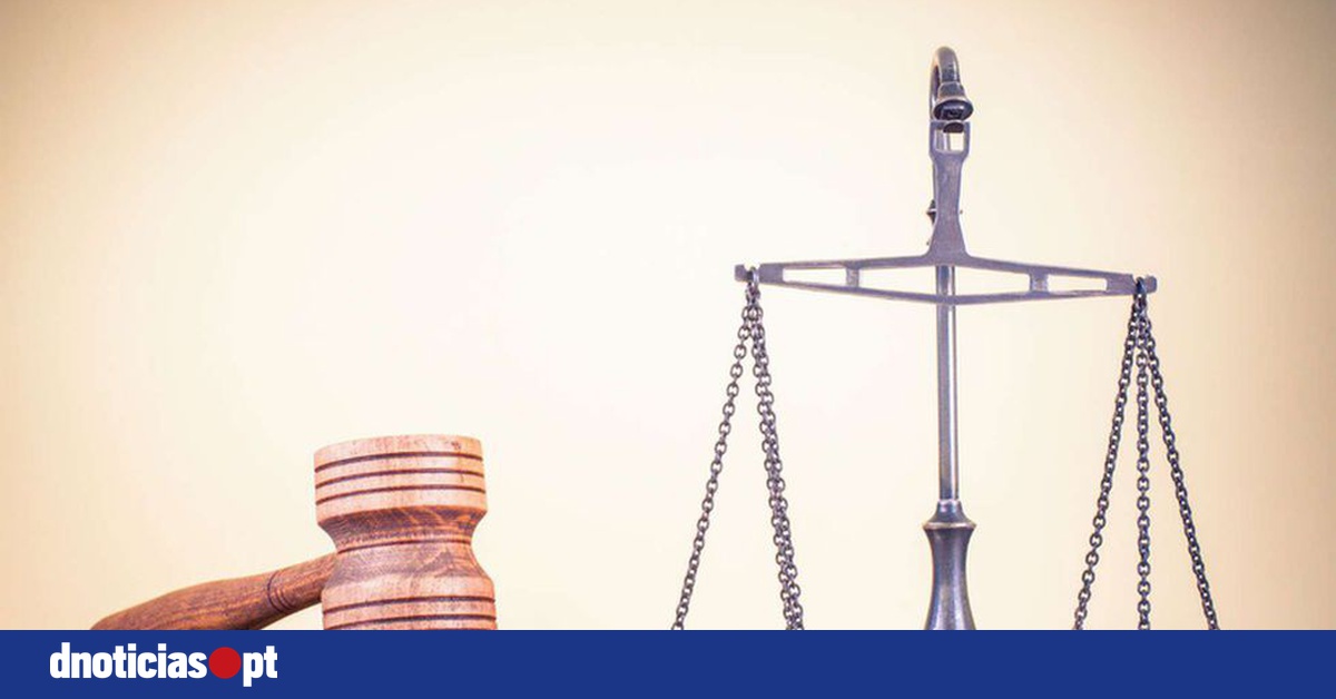 Mãe que deixou filhos sozinhos cinco dias em casa absolvida em tribunal ... Mãe que deixou filhos sozinhos cinco dias em casa absolvida em tribunal ...