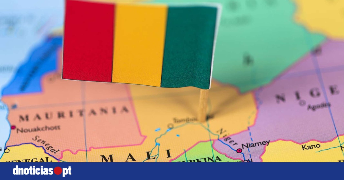 Helicóptero do exército do Mali cai em bairro residencial em Bamako ...