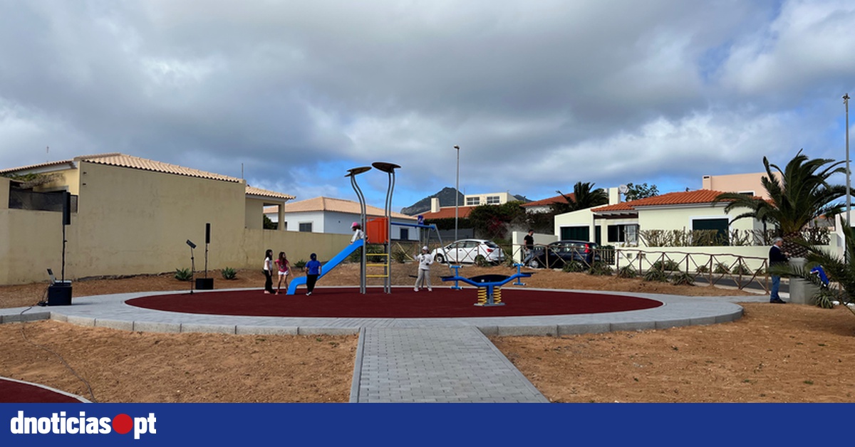 Rogério Gouveia inaugurou parque infantil no Porto Santo — DNOTICIAS.PT